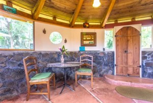 Parece una extraña cabaña redonda. ¿Y por dentro? ¡La escapada perfecta!