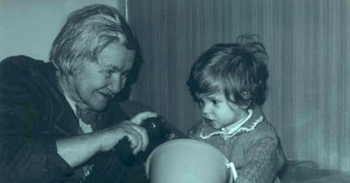 Fue arrestada después de ocultar a miles de niños en ataúdes, luego su ...